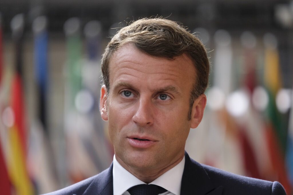 Emmanuel Macron annonce une hausse de rémunération des enseignants « entre 100 et 230 euros nets ...